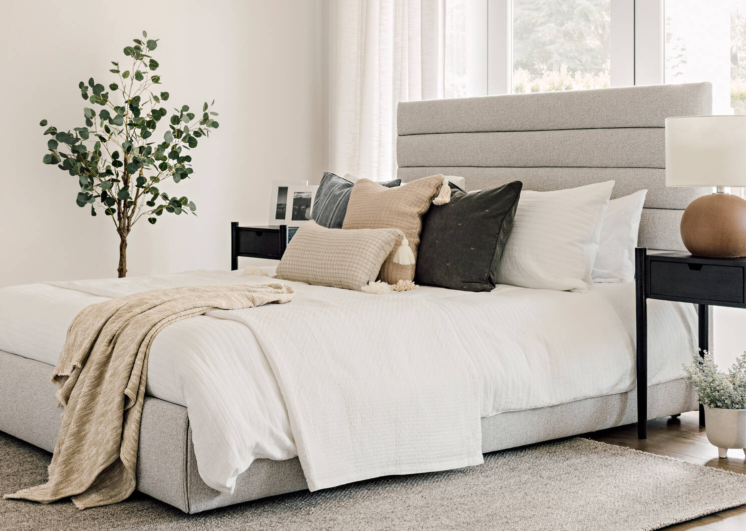 Impero Bed -Tali Wheat, QUEEN | Queen | Urban Barn